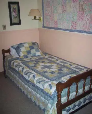 Room 6 – The Des Moines Suite – The Mason House Inn